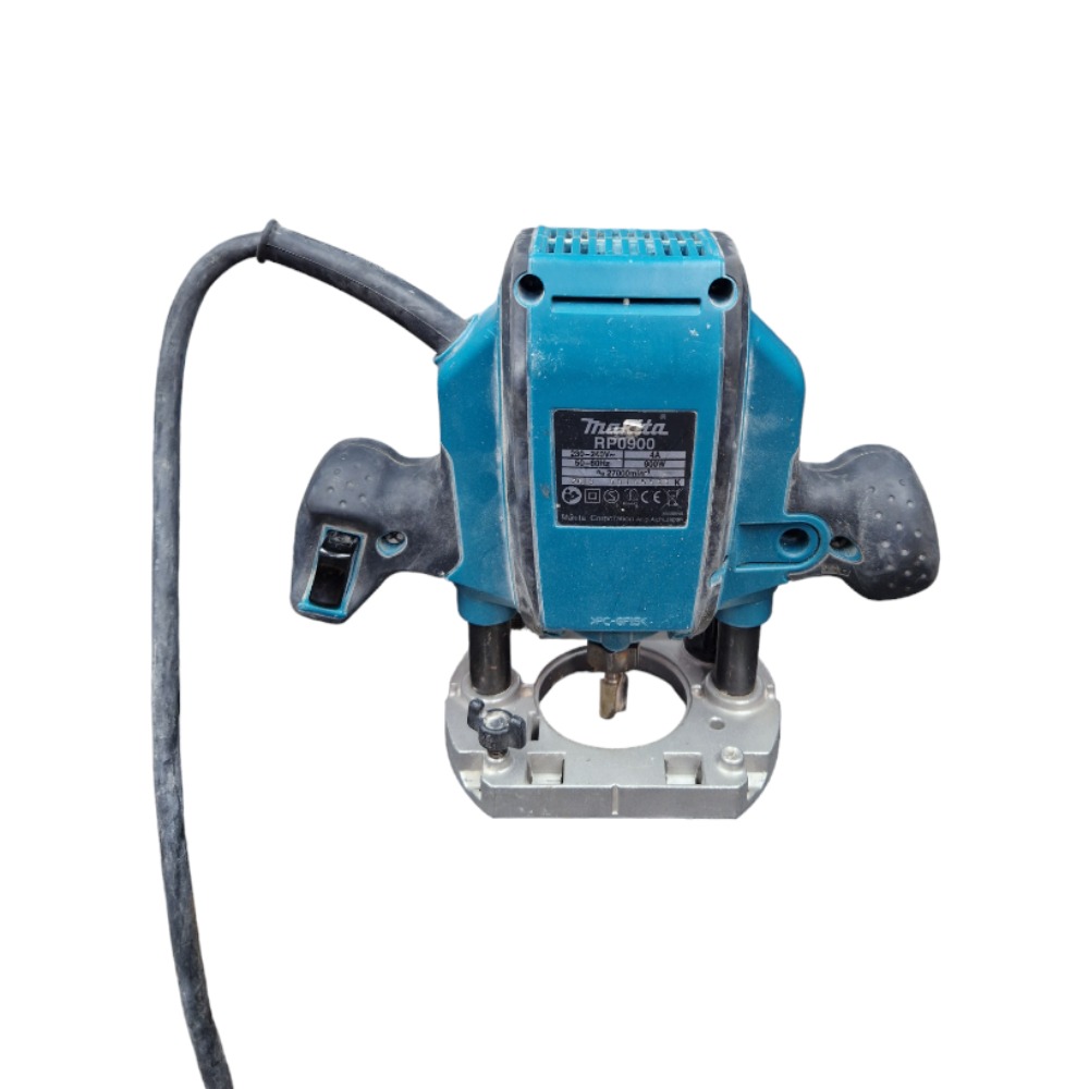 Pre-owned Makita Router RP0900 - Own4Less